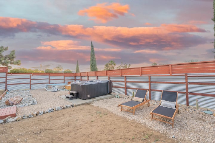Joshua Tree Desert Oasis|hottub&cowboypool|sleeps7 - 絲蘭谷