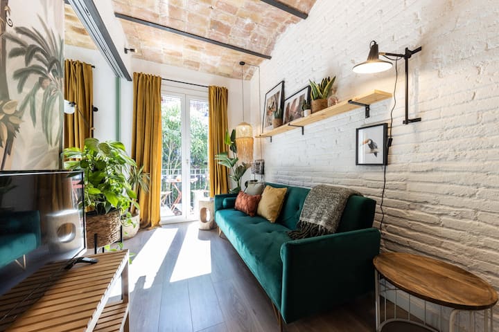 Sunny Balcony · Stylish Apt In Central Barcelona - Barcelona