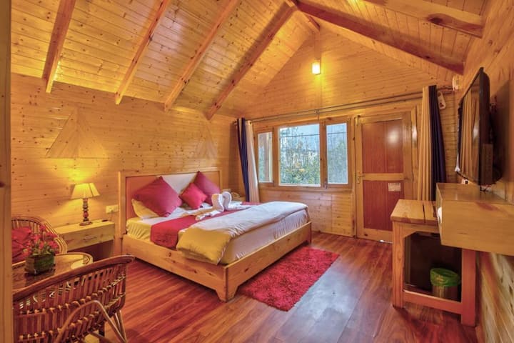 The Loft: 800 Mtr Mall Road - Manali