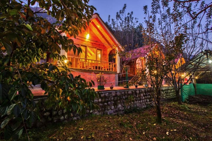 The Loft: 800 Mtr Mall Road - Manali