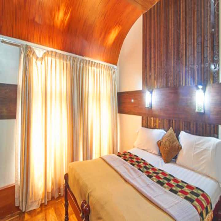 3 Bedroom Deluxe Independent Houseboat - Kumarakom