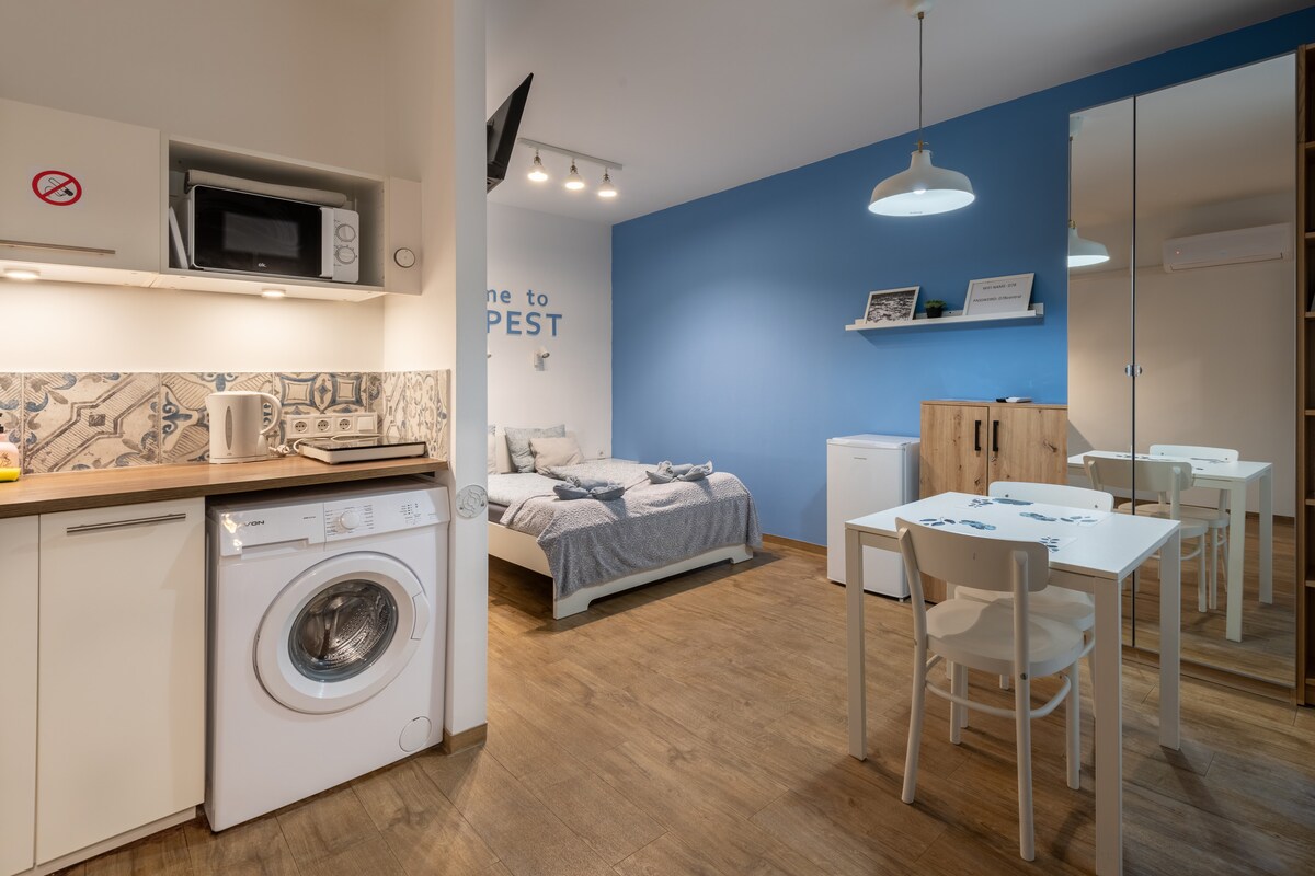 Unbeatable location @ BP brand new studio flat - Condominiums for Rent ...