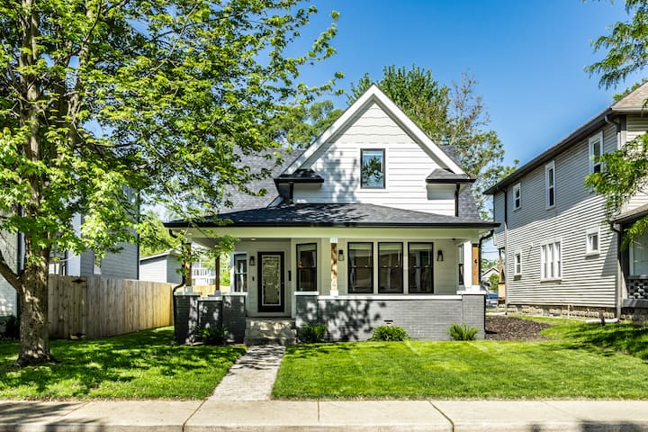 Beautiful Home W/ Amenities - Close To Downtown! - Indianapolis, IN