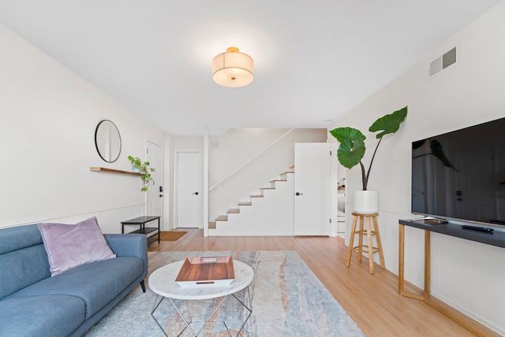 Panoramic Bay Views | Entire Luxury Suite - Oakland, CA