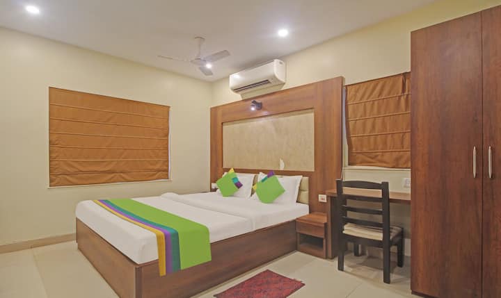 Deluxe Room In Business Boutique Hotel - Kolkata