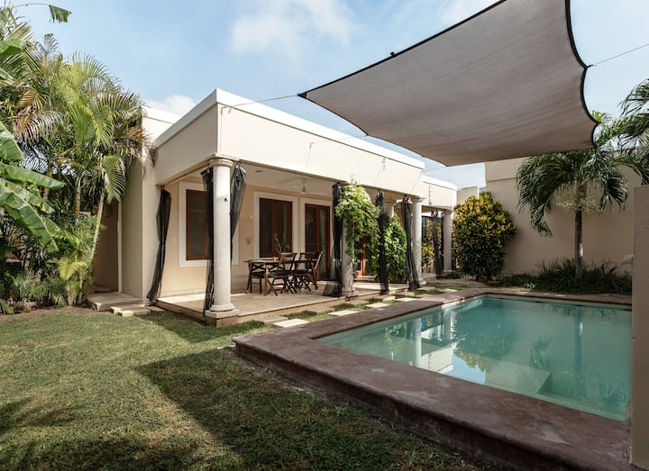 Huge One-floor House W/ Pool & Garage · Casa Roma - Mérida