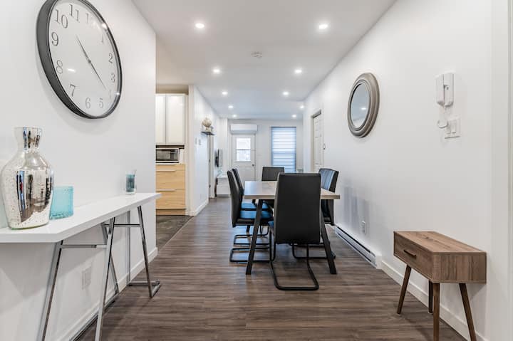 Huge 3 Bedroom Condo With A Large Patio - Montreal