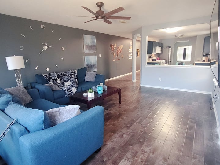 Cozy And Quiet Home - Pearland, TX