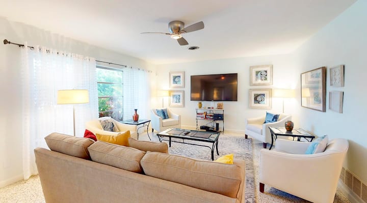 Charming Clearwater Family Home W Pool - Clearwater, FL