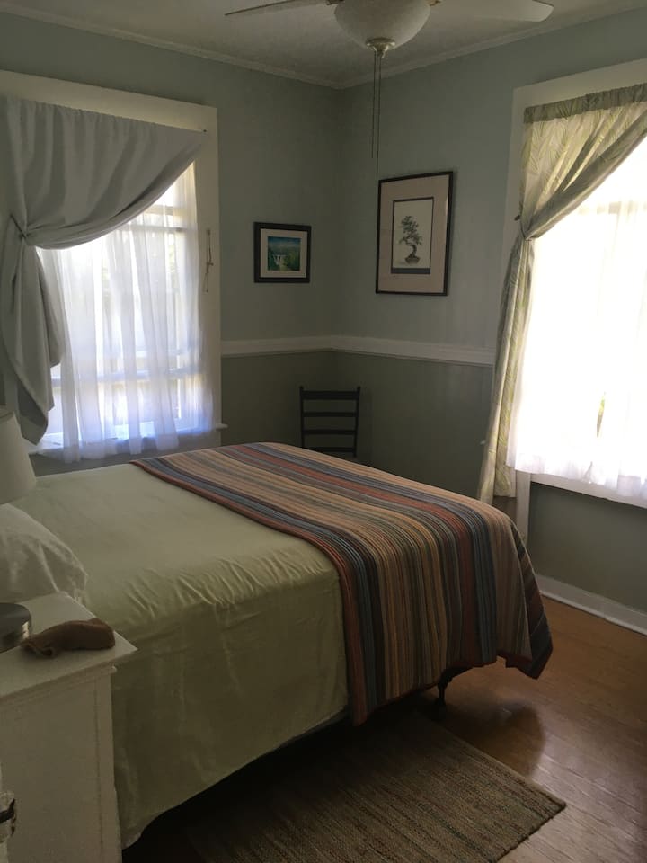 Bedroom Close To Downtown Hilo - Ocean View - Hilo, HI