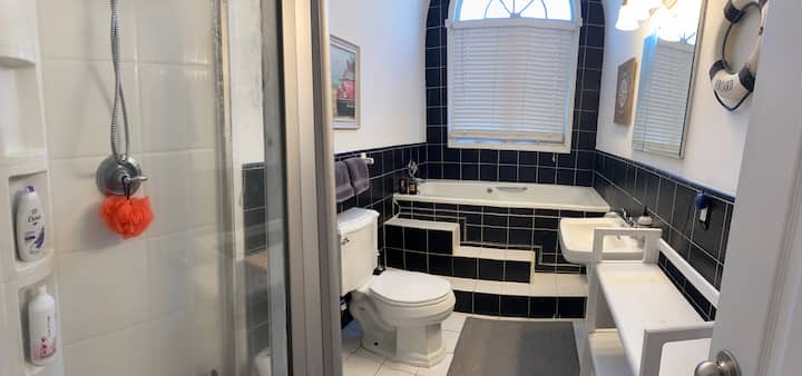 Guest Room In Private Home With Shared Bathroom. - Northport, NY