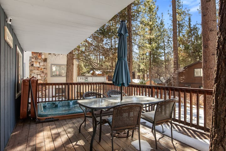 Grizzly Mountain Lodge  + Hot Tub + Pets + Bbq - California