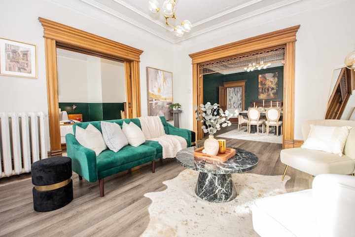 Elegant Escape: Modern Luxe In Historic Suite - Saint John