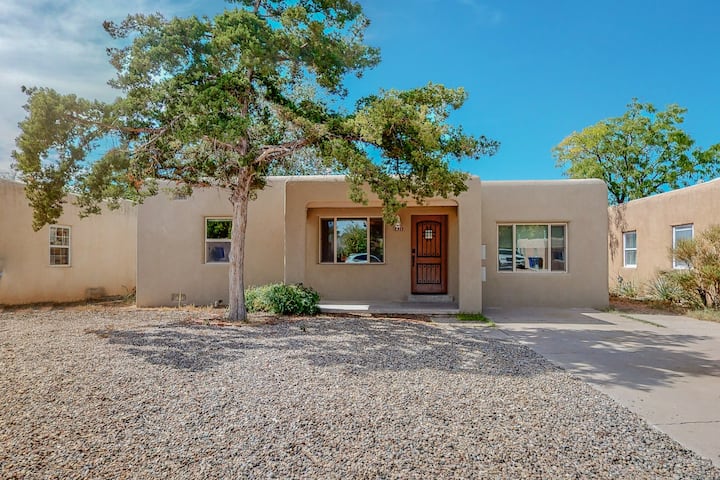 Quiet Nobhill Home, 2bd/1ba, Bring Dog, Foosball - Albuquerque, NM