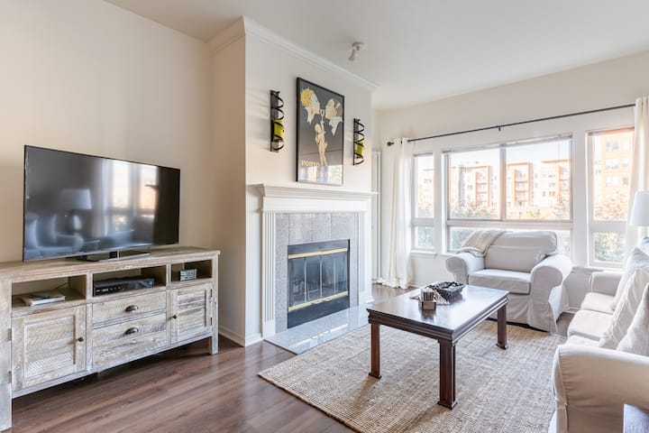 Walk To All Kirkland Has To Offer! - Kirkland, WA