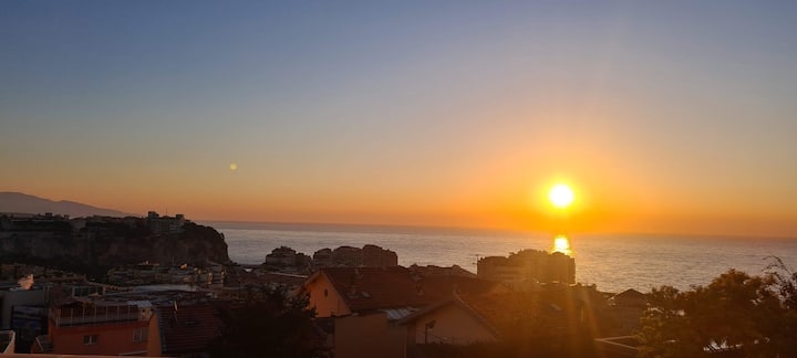Cap D'ail : Joli Appartement Avec Vue Mer - Cap-d'Ail