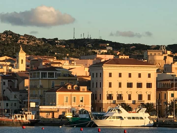 Appartamento Storico Con Vista Incantevole - La Maddalena