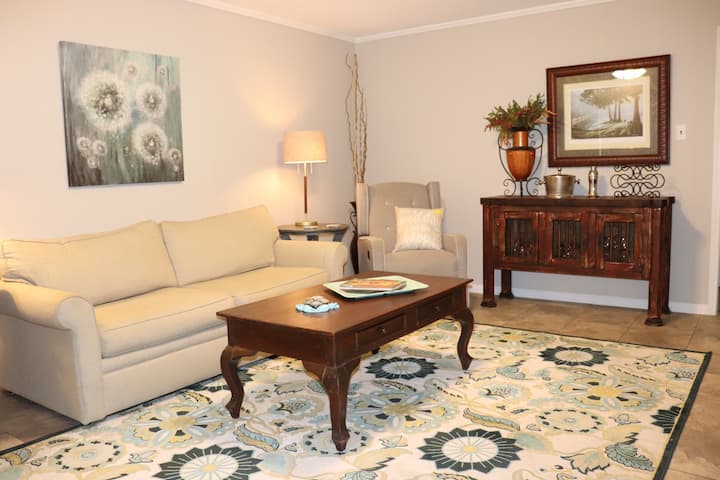 Centrally Located 2 Bedroom Apartment - Lake Charles, LA