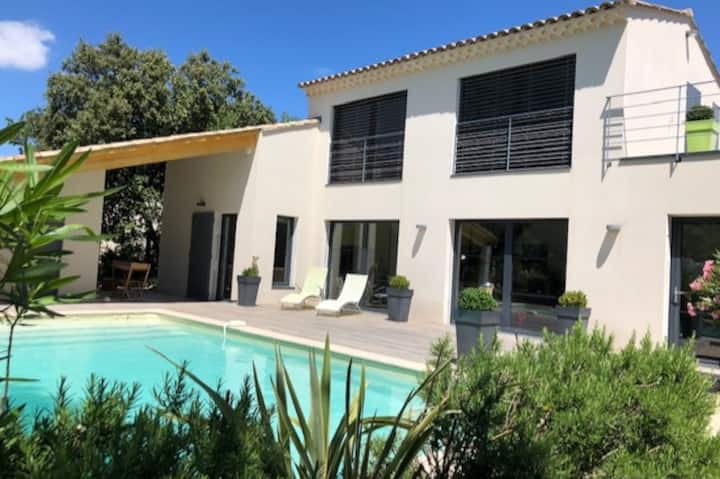 Maison De 180m2 Avec Jardin Et Piscine Chauffée - Grignan
