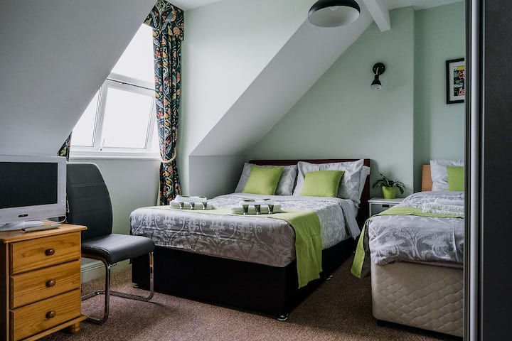 A Modern And Stylish Bedroom In An Edwardian House - Newquay