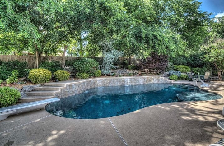4 Bedroom Home With Backyard Oasis - Tulsa, OK