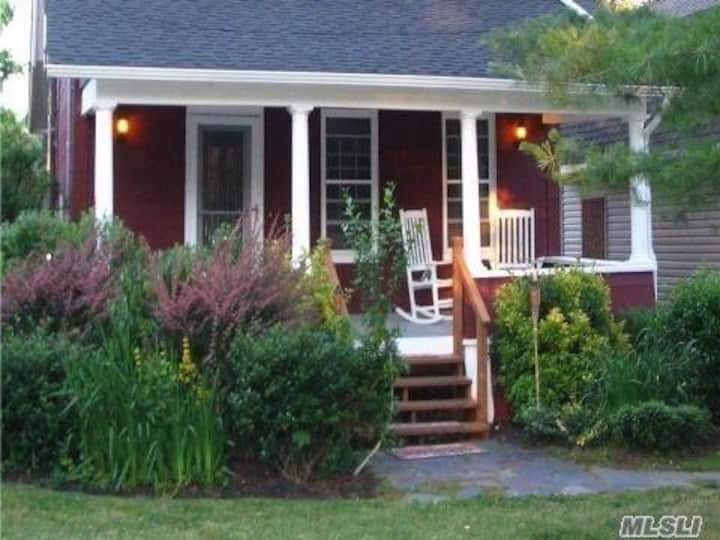 Sunny 2 Bedroom Cottage By The Bay - Holbrook, NY