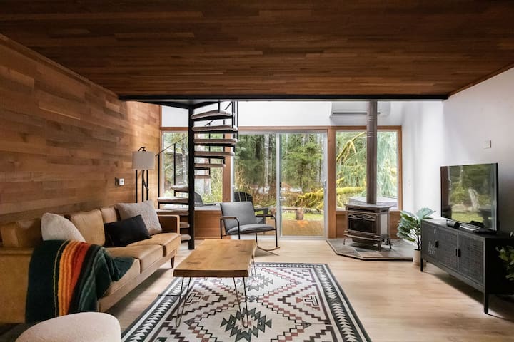 The Hideout - Mt Baker Cabin w/ Hot Tub & Sauna