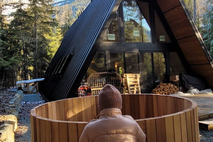 Sunshine Valley A-frame: Your Cozy Mountain Escape - Sunshine Valley, BC