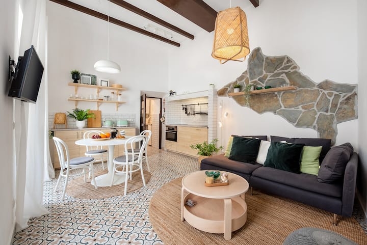 Historic Gem | 13 Minutes To Beach | Old Town Feel - Lagos