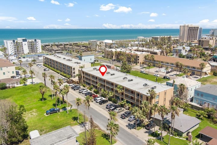 Lovely 2 Bed 2 Bath 2nd Floor Condo By Beach - South Padre Island, TX
