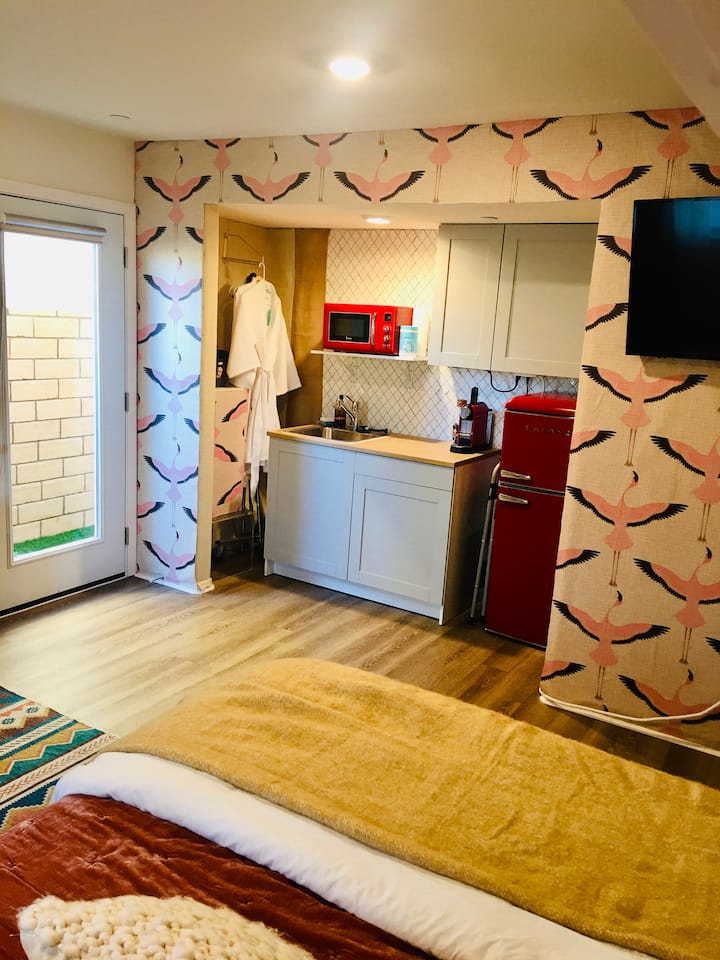 Private Studio 1 Mile To Palm Springs - Palm Springs, CA