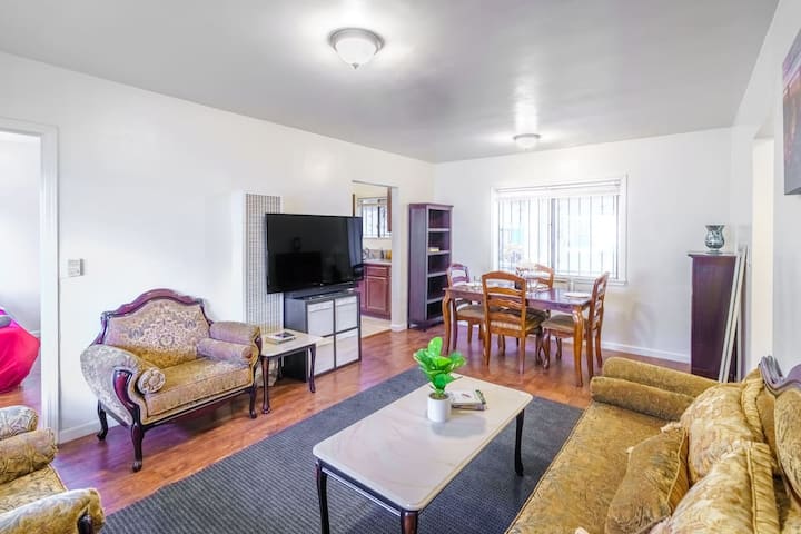 Spacious 3 Bedroom Fenced Yard Close To Dtla #1335 - Skid Row - Los Angeles