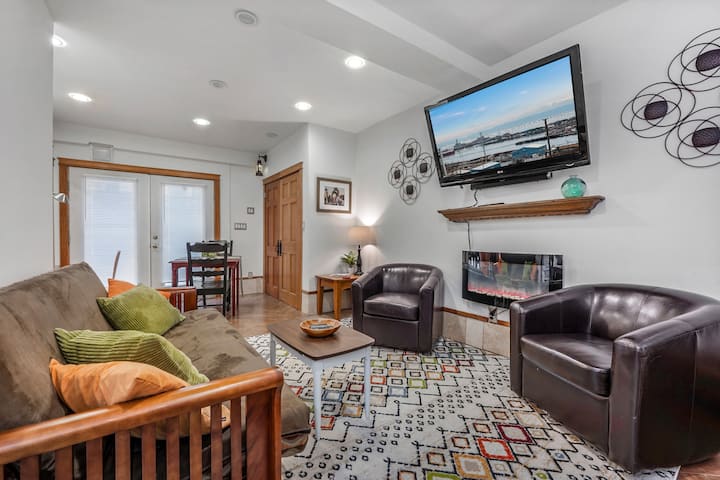 Remodeld 2- Bedroom Near Water & Downtown - Everett, WA