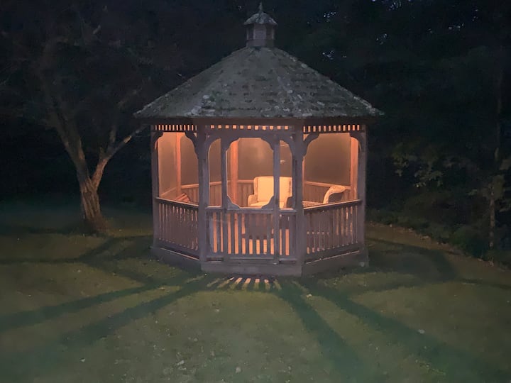 Cheerful Two Bedroom Home With A Fire Pit. - Vermont