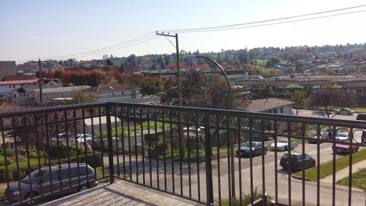 Bright & Beautiful 3 Bed/3 Bath Home! - Vancouver