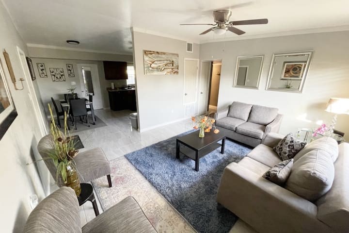 Lovely Sunkissed Home | Center City - Orlando, FL