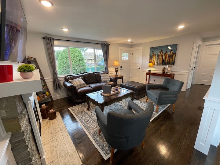 Spacious 4 Bedroom House In Quiet Neighborhood - Renton, WA