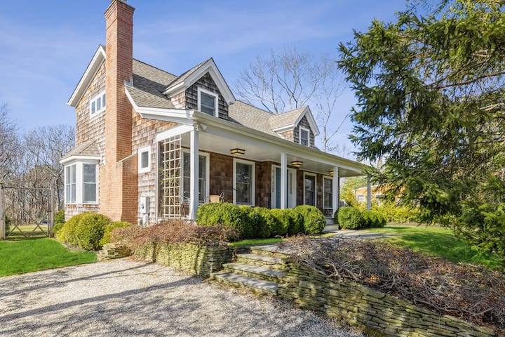 East Hampton 3 Bedroom Home W/ Pool Great Location - Sag Harbor, NY
