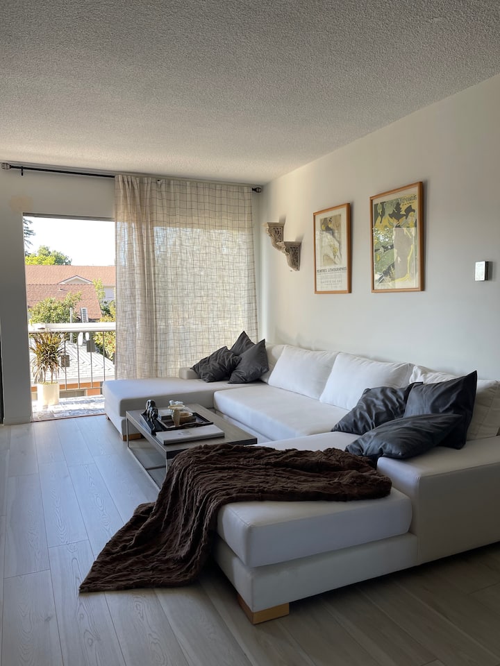 The Grey Escape - Los Angeles, CA