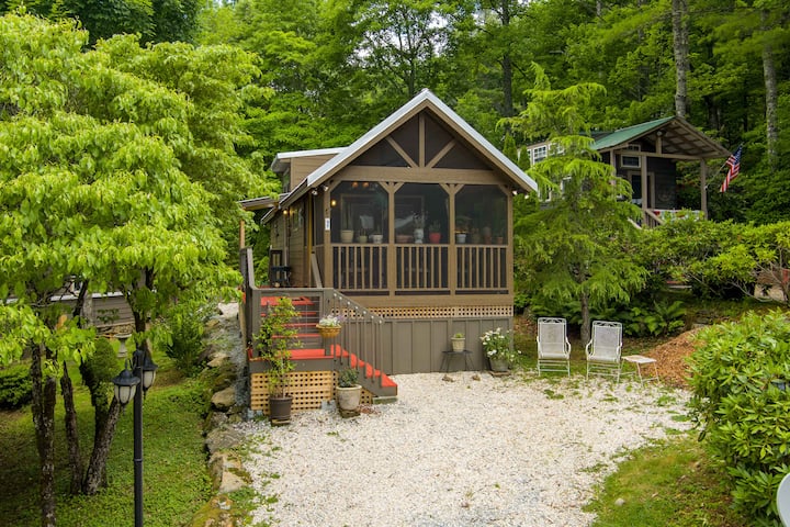 Cozy Cottage In A Quiet Community; Walking Distance To Main Street! - Highlands, NC