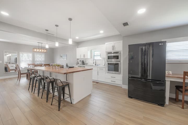 The Pearl Cottage 2b/1r W King Bed & Fast Wi-fi - Tampa, FL