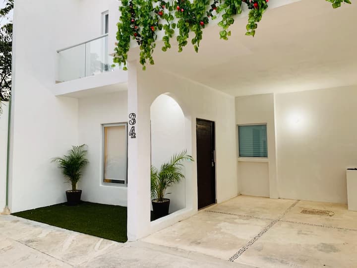 Nice Townhouse With Sea Shore Across The Street. - Cozumel