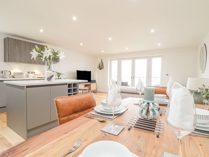 2 Puffin House - Falmouth