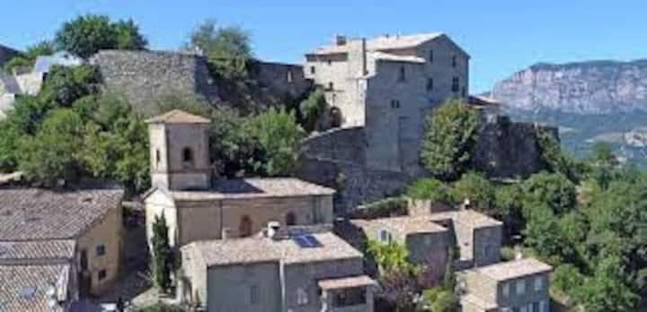Agréable Maison Dans Un Beau Village   De La Drôme - Bourdeaux