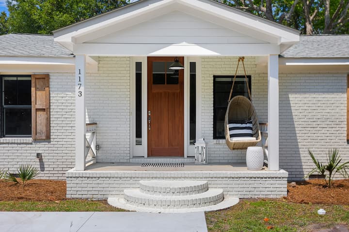 Coastal Chic Home With Hot Tub And 3-br, 3.5 Baths - Mount Pleasant, SC