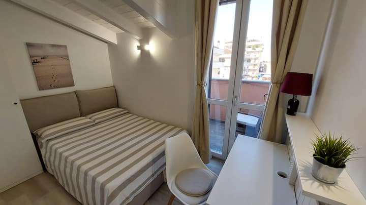 Room With Terrace In Elegant Modern Flat - Sesto San Giovanni