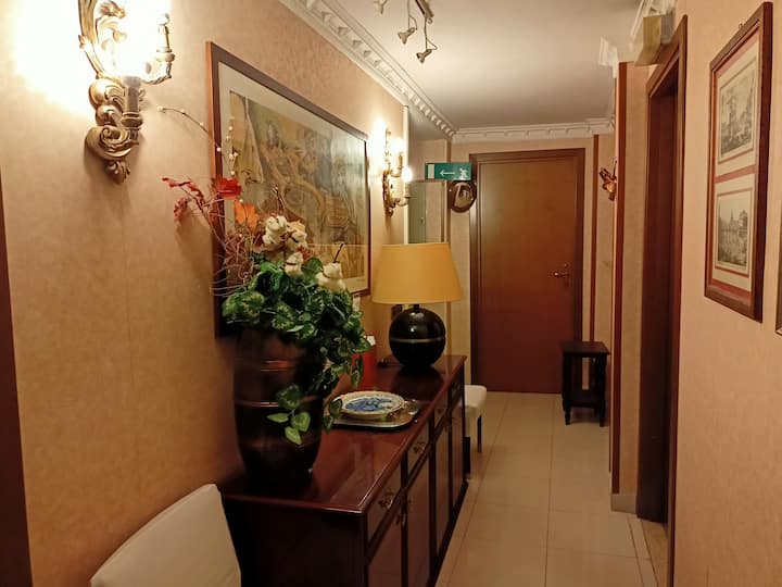 Comfortable Central Flat In Rome At Siculi Square. - Rome