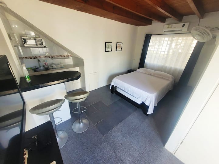 Habitación -Amplia, Baño & Entrada Independiente - San Andrés
