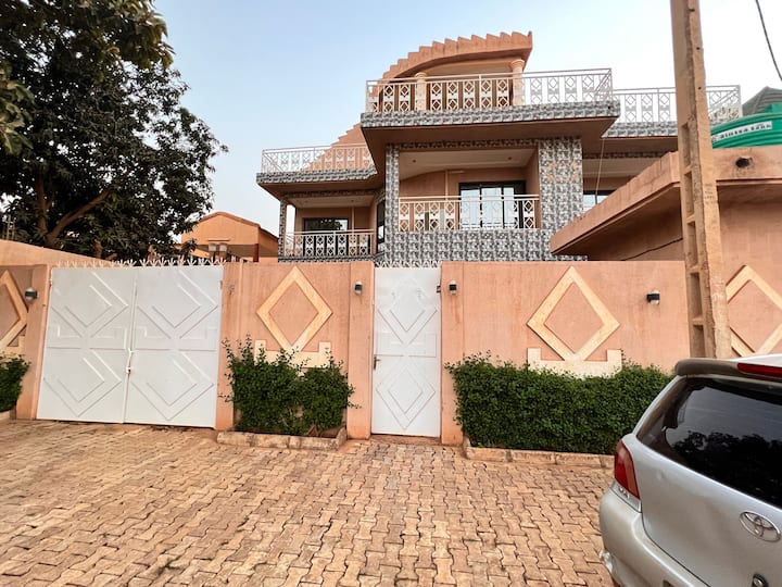 Une Superbe Villa éQuipée & Moderne à Louer - Niamey