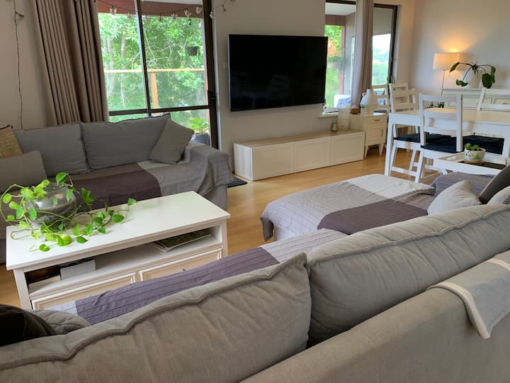 Cheerful Home - 5 Bedroom, 4 Bathroom, 3 Kitchens! - Port Macquarie